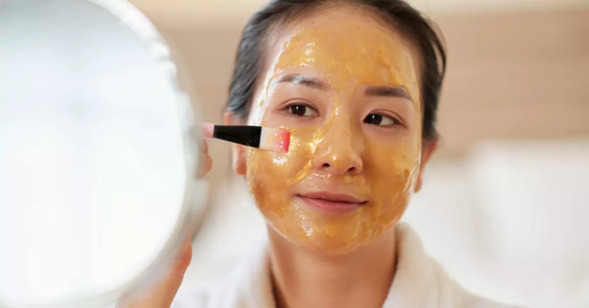 How To Look Pretty Without Makeup: 12 Natural Beauty Tips